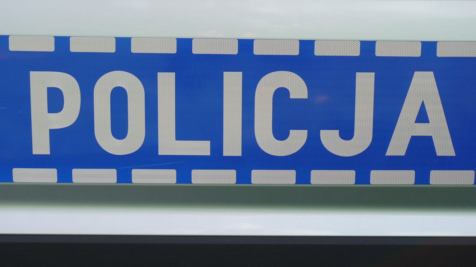 Miał cofnięte uprawnienia, był nietrzeźwy i poszukiwany listem gończym